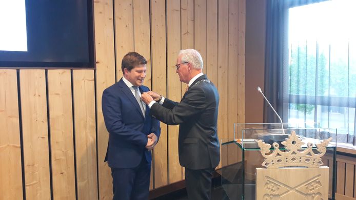 Lintje voor wethouder Davy Jansen uit Bladel | Bladel | ed.nl