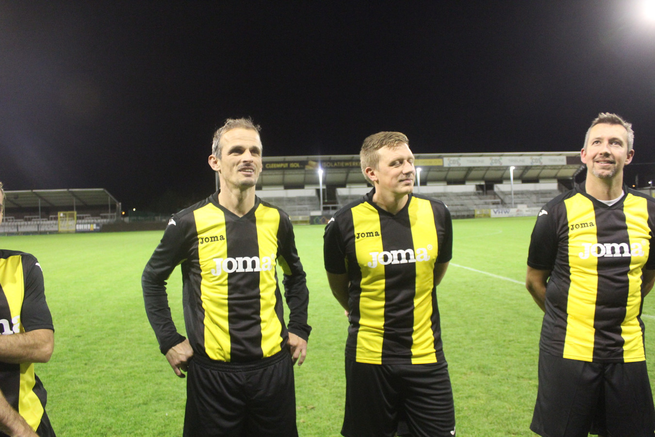 FOTO: Benefietmatch tussen Eendracht Aalst All Stars en BV’s lokt 300 ...