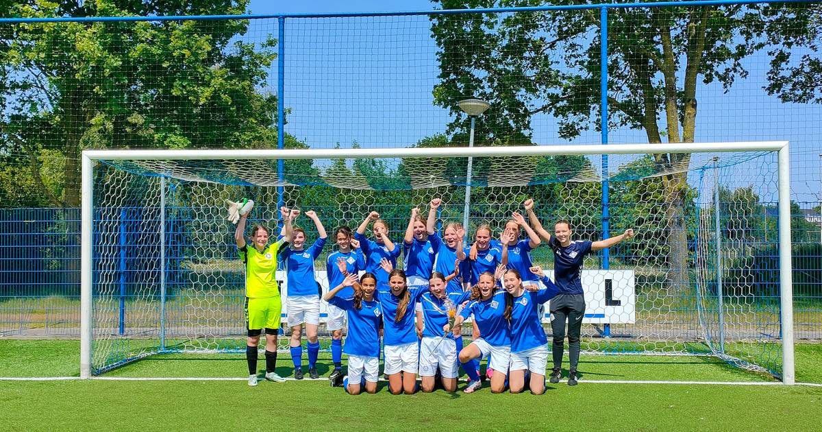 Meiden RKHVV kampioen hoofdklasse: ‘De speelsters hebben dit succes ...