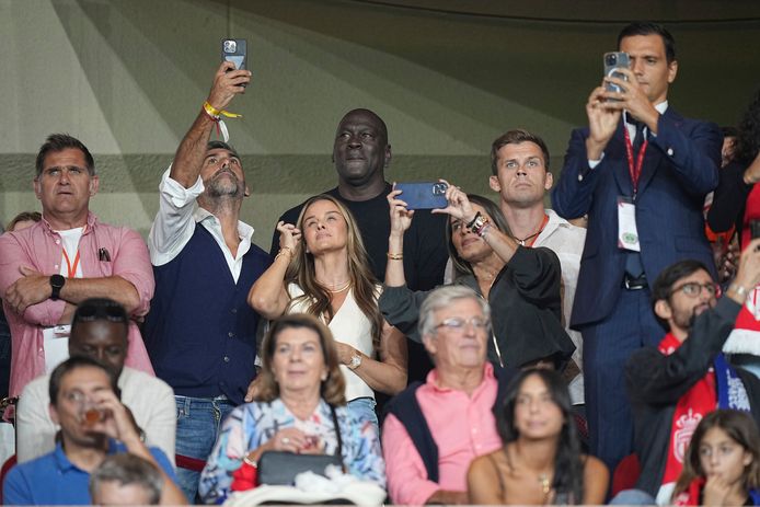 Gespot in de tribunes van AS Monaco: Michael Jordan ziet met zijn vrouw ...