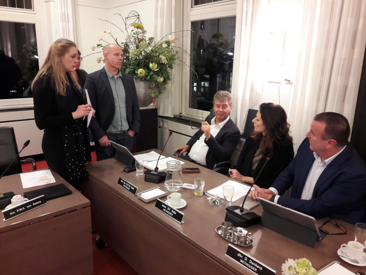 ‘Mooie reis naar het verre India’, sneert VVD Oisterwijk heel subtiel ...