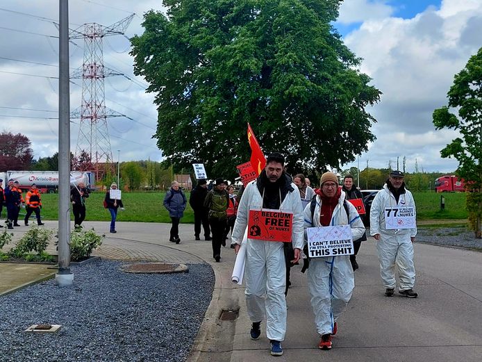 Demonstranten trekken naar Kleine-Brogel voor protest tegen kernwapens ...