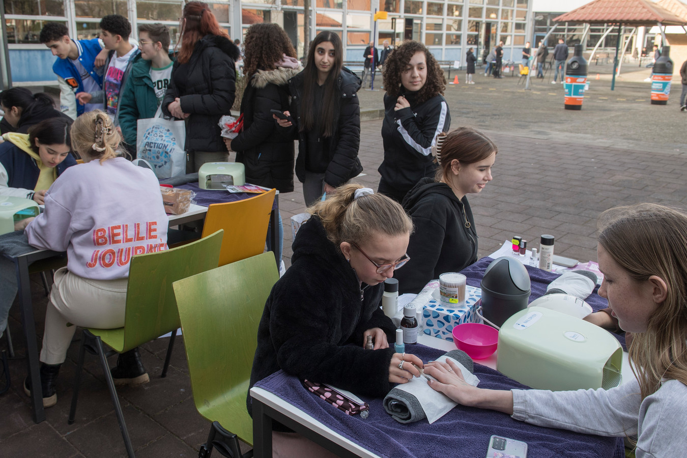 Ongestraft natte sponzen in het gezicht van je docent gooien ...