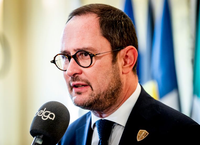 Van Quickenborne: ‘Geen sprake van intentioneel geweld tegen politie in Schaarbeek’