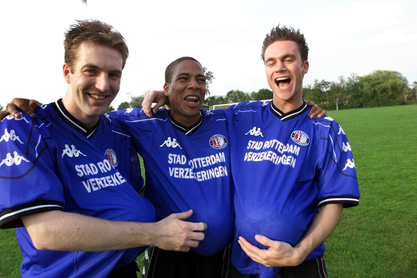 Een liter bier kost er dik honderd euro, maar deze oud-Feyenoorder wil ...