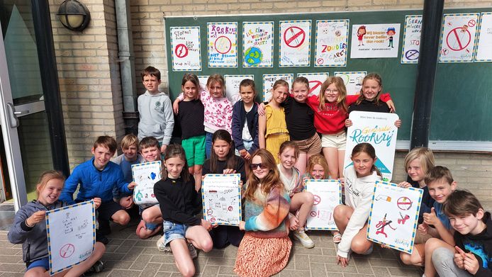 Kinderen van Kempische scholen vragen volwassenen met postkaartjes om ...