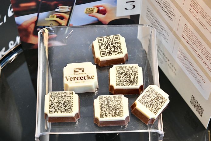 Chocolatier verkoopt pralines met QR-code: “Ideaal om een persoonlijke ...