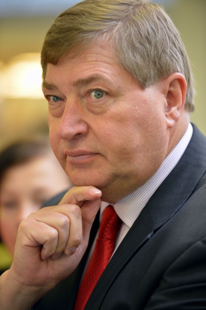 Oud-minister Leo Delcroix (72) overleden | Binnenland | hln.be