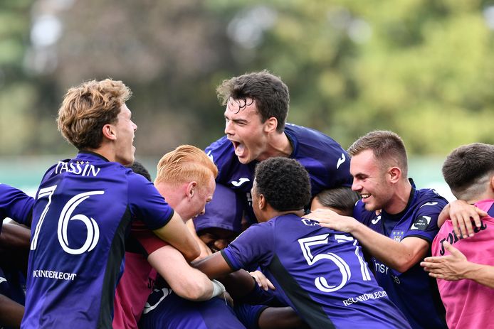CHALLENGER PRO LEAGUE. RSCA Futures verschalken Lommel en staan op kop ...