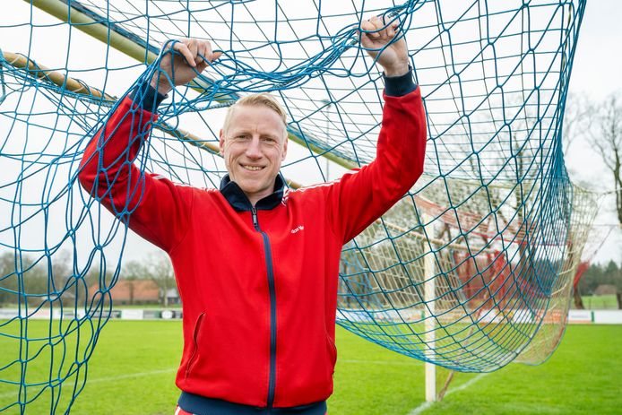 Tegenstanders noemen DEO-aanvaller Mark Tackenkamp wel eens ‘ouwe bok ...