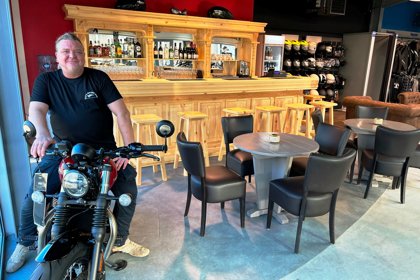 Motorwinkel opent Ele’s Bikers Bar: “Van, voor en door motorrijders ...