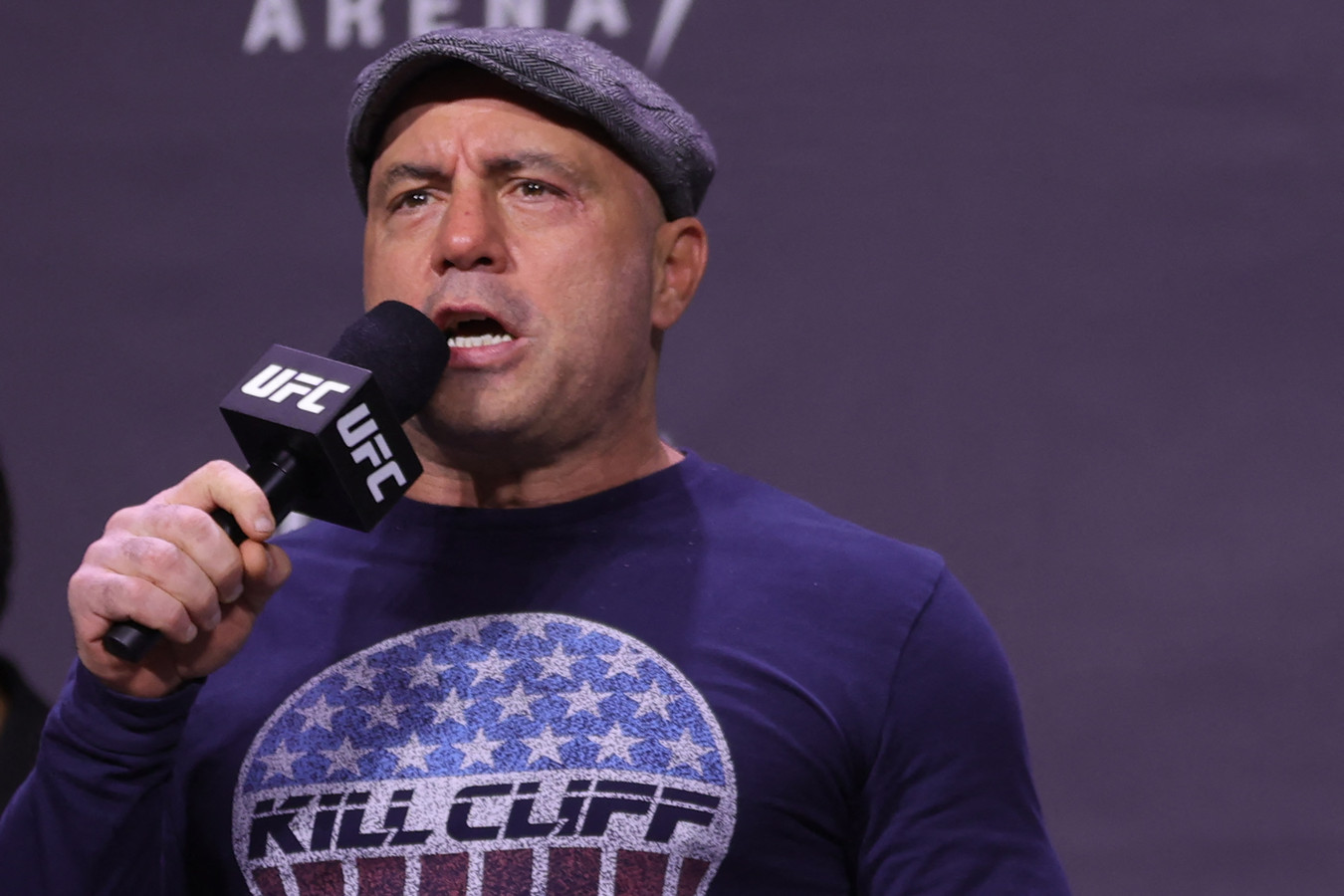 Spotify verwijdert zeventig afleveringen podcast Joe Rogan | Foto ...