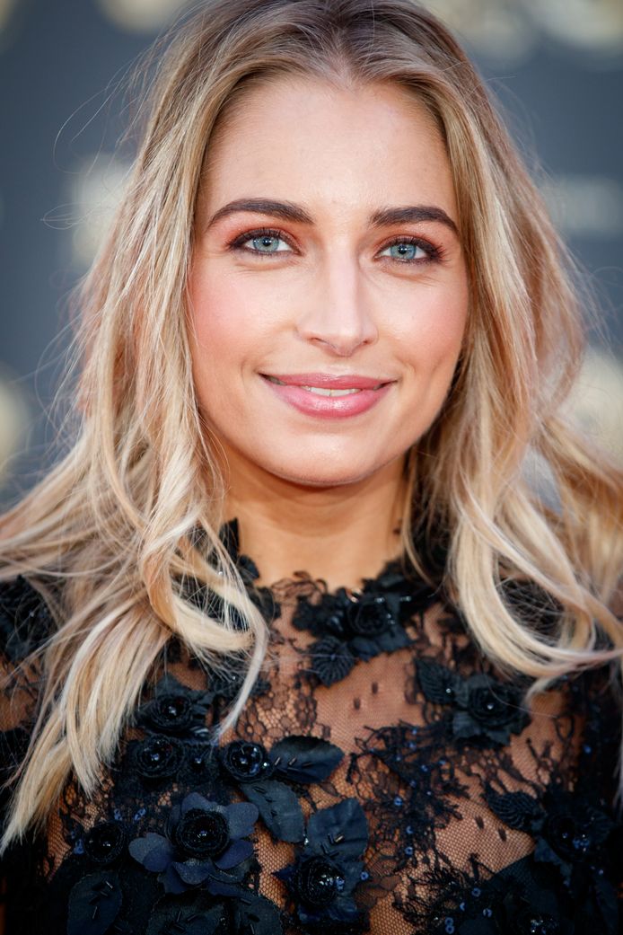 Shelly Sterk vergeet haar T-shirtje en Monique wil oud worden met Dré ...