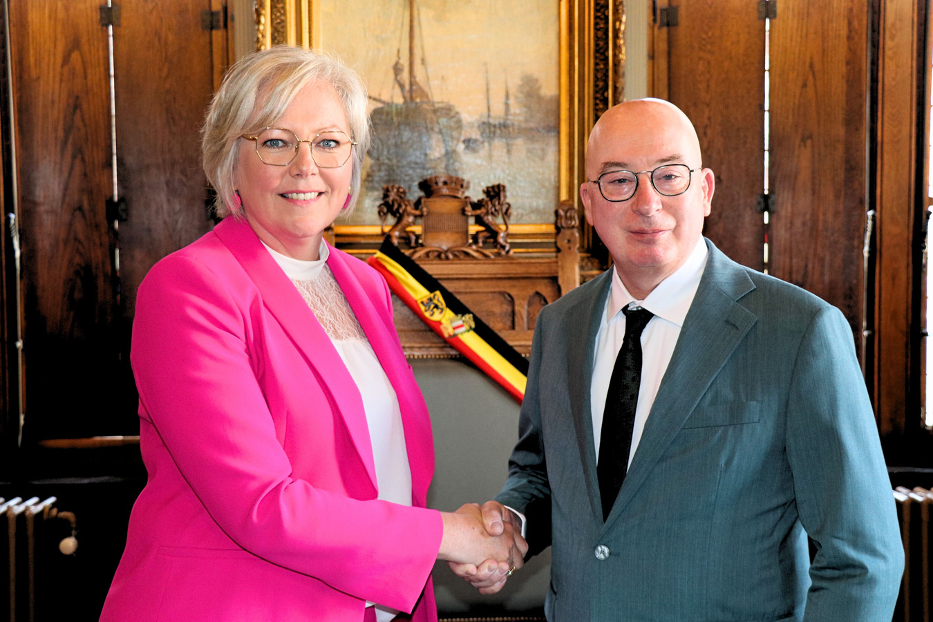 Burgemeester Piet Buyse kondigt afscheid aan: Leen Dierick neemt sjerp ... Burgemeester Piet Buyse kondigt afscheid aan: Leen Dierick neemt sjerp ...