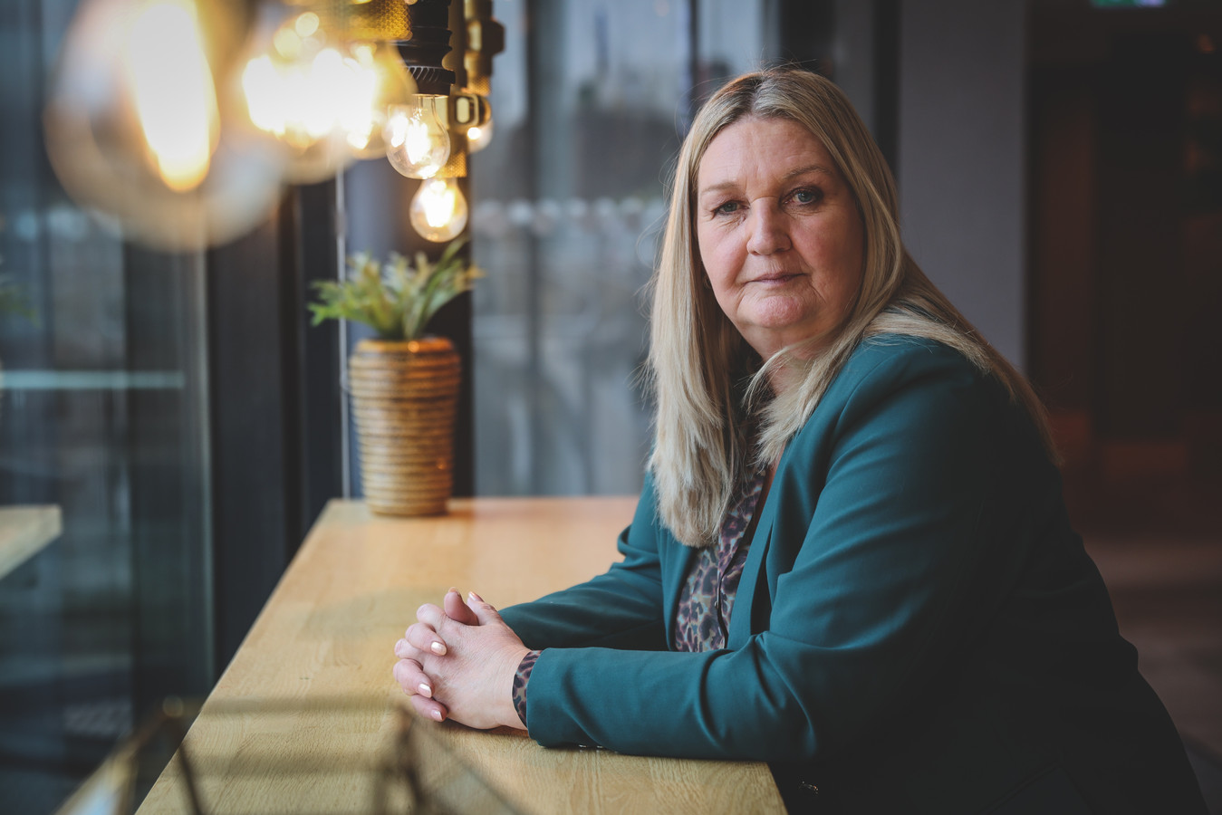 Anita’s dochter belandde drie keer in de klauwen van agressieve tienerpooiers: “Ze voelde zich ...