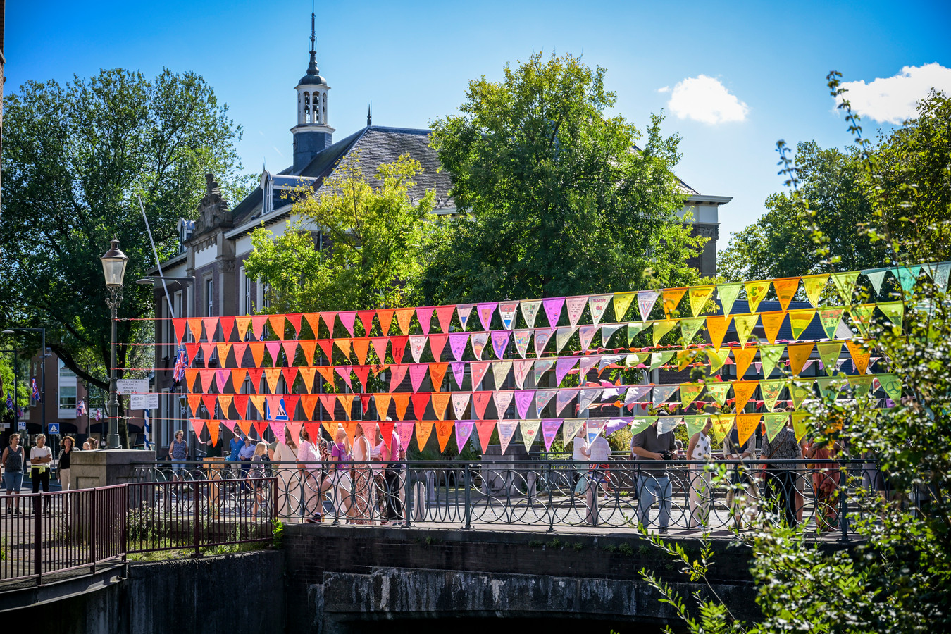 Tachtig jaar bevrijd Veghel bij onthulling ‘Flags for Freedom ...