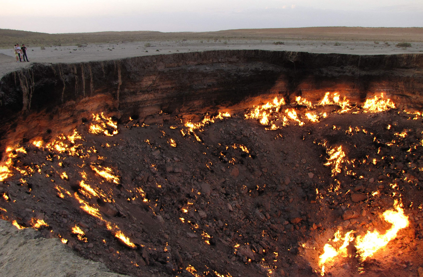 Turkmenistan wil krater die al een halve eeuw brandt of ‘poort naar de ... Turkmenistan wil krater die al een halve eeuw brandt of ‘poort naar de ...