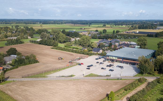 Hoe een parkeerplaats zorgt voor jarenlange strijd tussen megamodezaak ...
