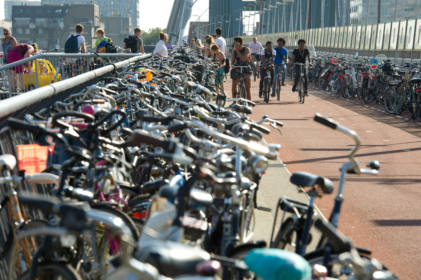 Tegels die scheef liggen, verkeerd gestalde fietsen: Nijmegenaren ...