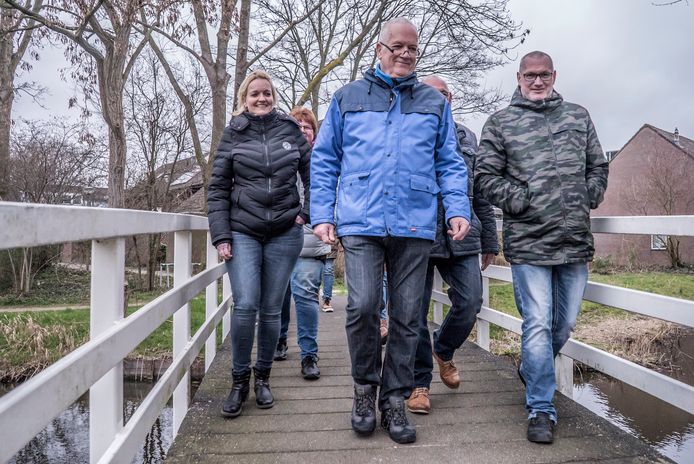 Extra ogen en oren in de wijken: ‘Onzichtbare burgers in de straat ...
