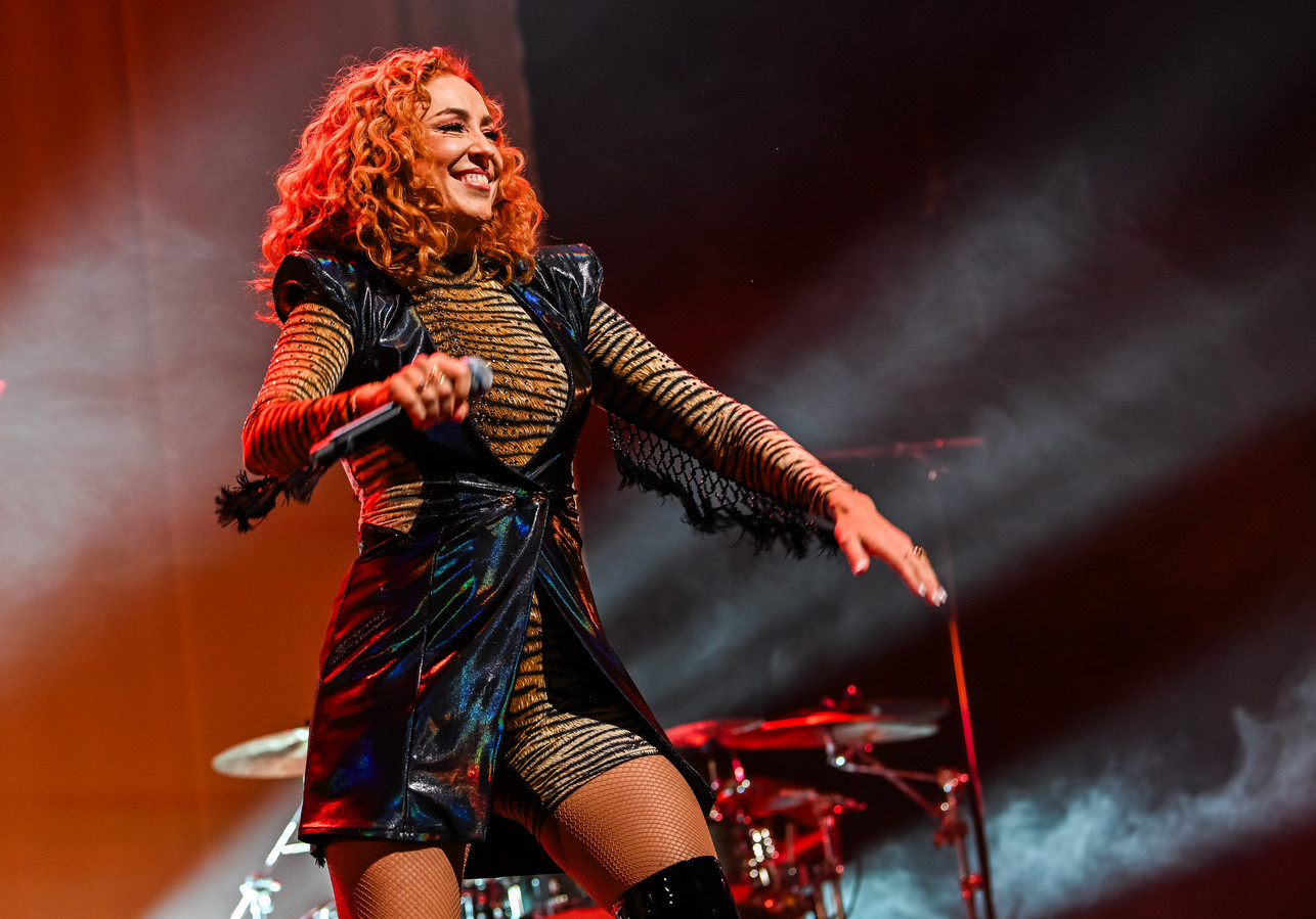 Natalia reageert tijdens eerste optreden na ‘Astrid en Natalia: back to ...