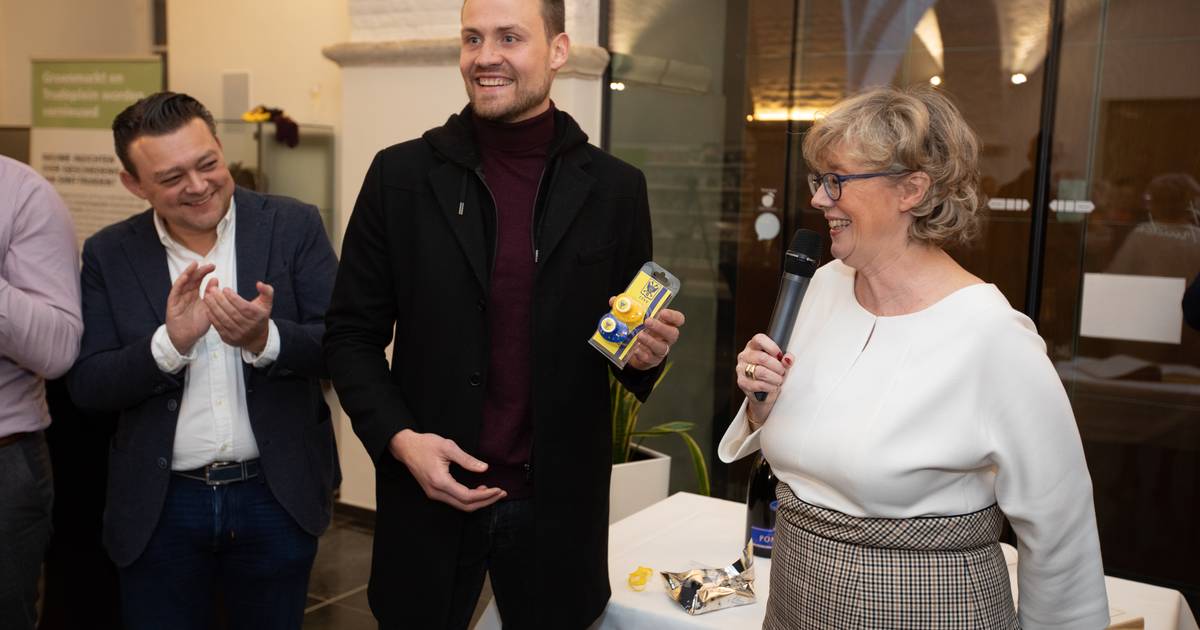 Sint-Truiden huldigt Doelman van het Jaar Simon Mignolet met een ...