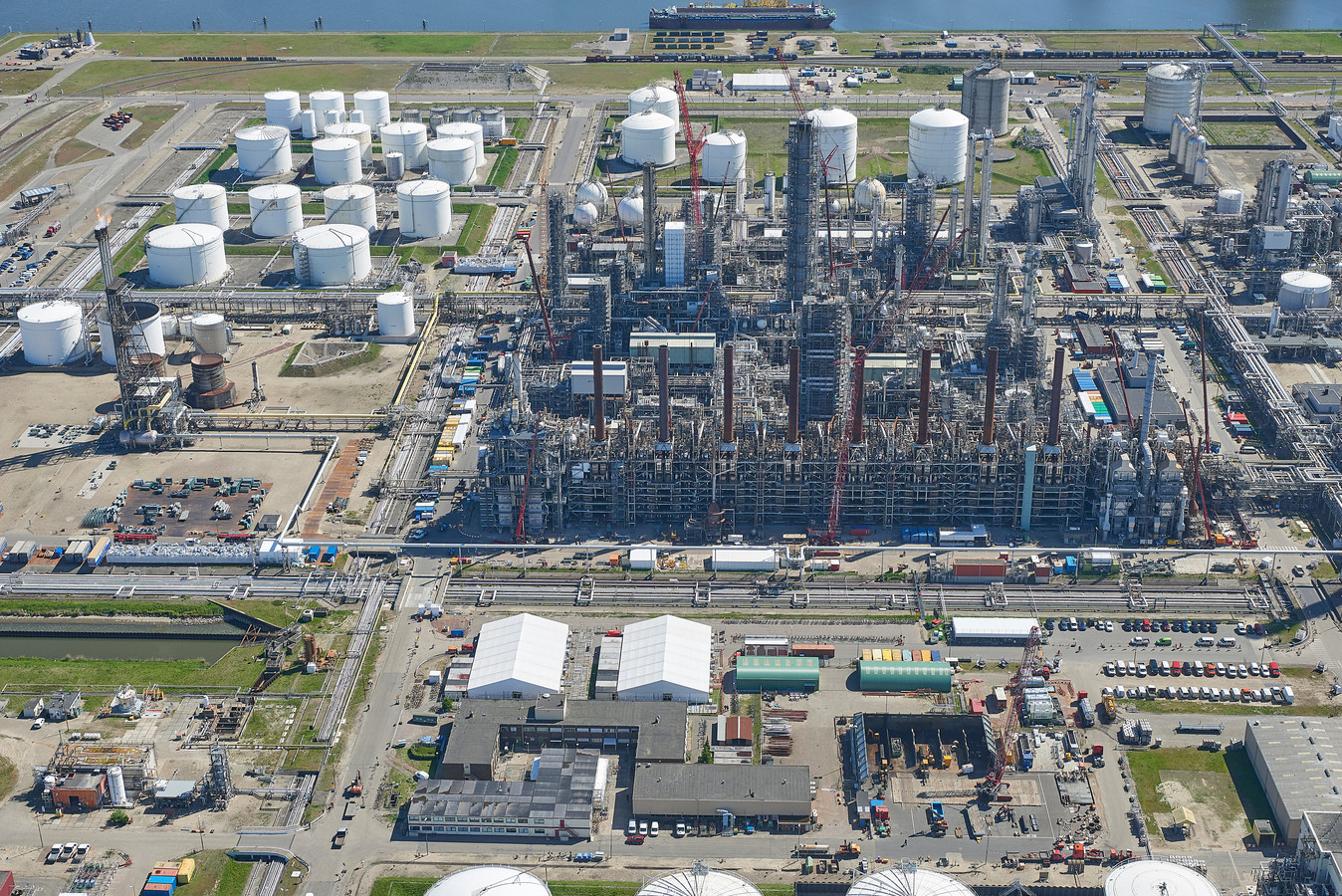 Tijdelijk honderden banen erbij in regio door mammoetproject bij Shell ...