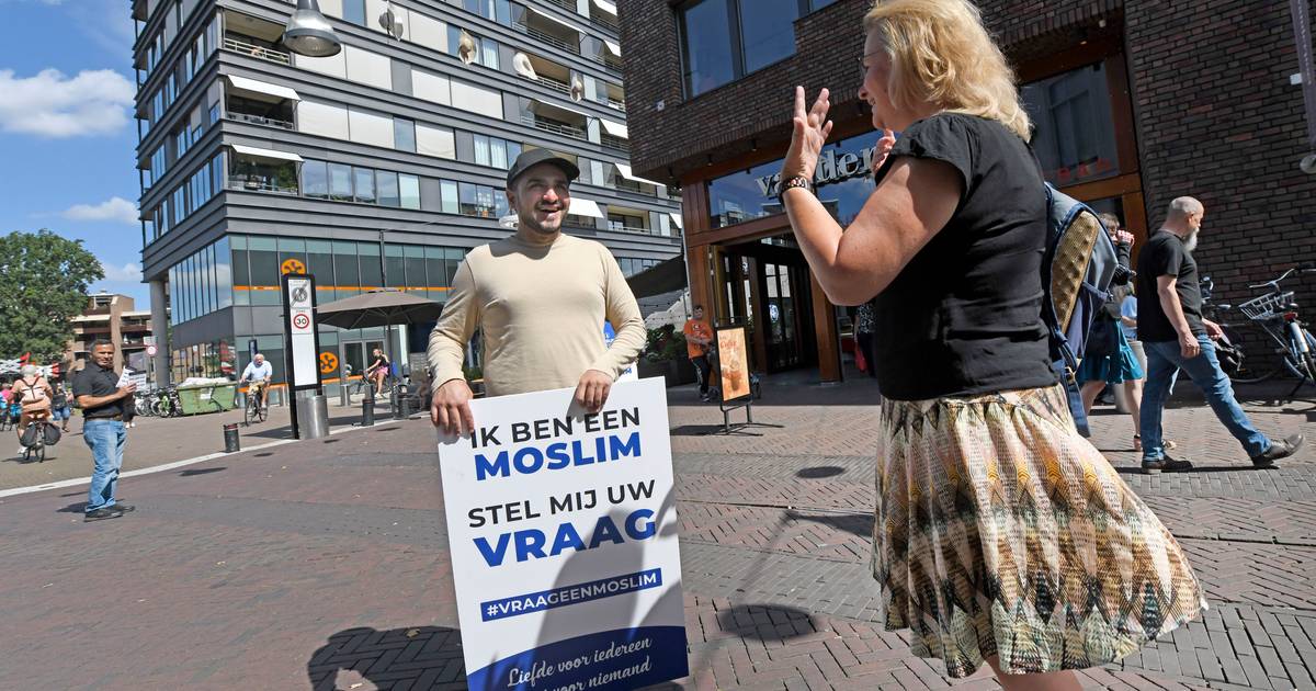 Enschedese moslims gaan op straat het gesprek aan voor meer begrip: ‘De ...