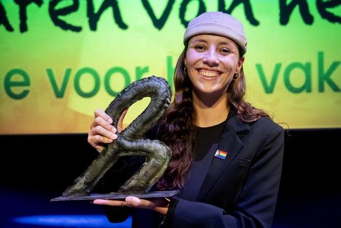 Utrechtse Juf Roos (25) is docent van het jaar: ‘Onder de indruk van wijsheid van deze jonge ...