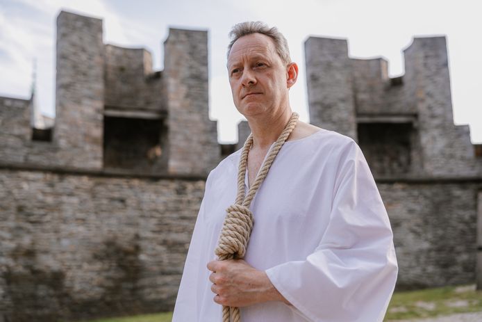 ‘Stroppendragers’ trekken voor 50ste keer blootvoets door Gent, maar ...