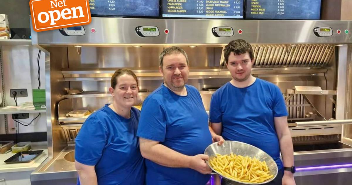 NET OPEN. Frituur op Stationsplein na jaar opnieuw open: "Met 't WK ...