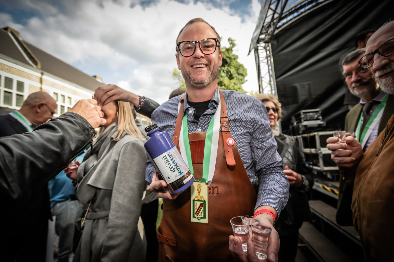 Hasseltse jenever drinken, paddenstoelen bewonderen en voetbaltruitjes scoren: dit zijn onze ...