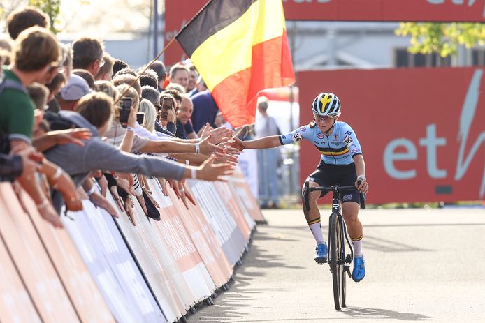 Fleur Moors knap tweede in Maasmechelen, Arne Baers net in de top tien ...