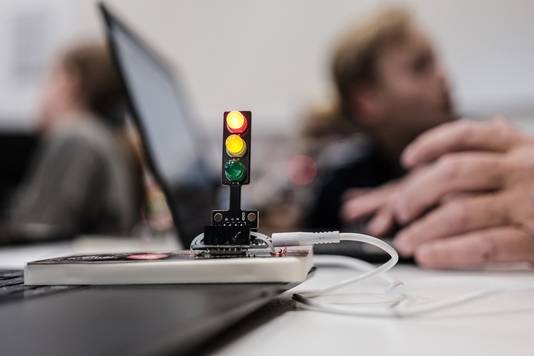 TechnoPlaza Zevenaar krijgt prijs voor opdracht met mini-stoplicht ...