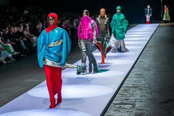 IN BEELD. Antwerpse Modeafdeling houdt laatste defilé met Van ...