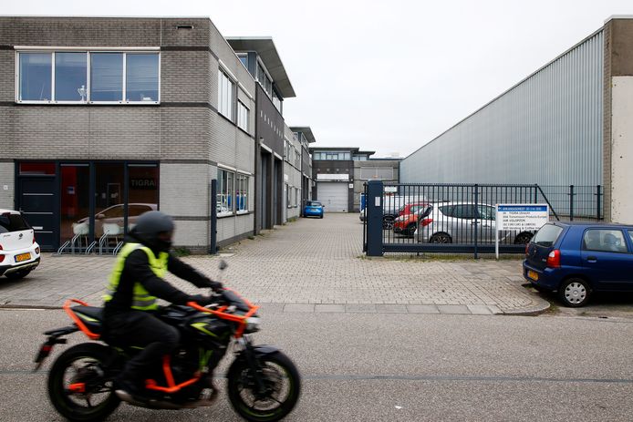 Autobedrijf dat op bijzondere uren werd bezocht, blijkt illegale ...