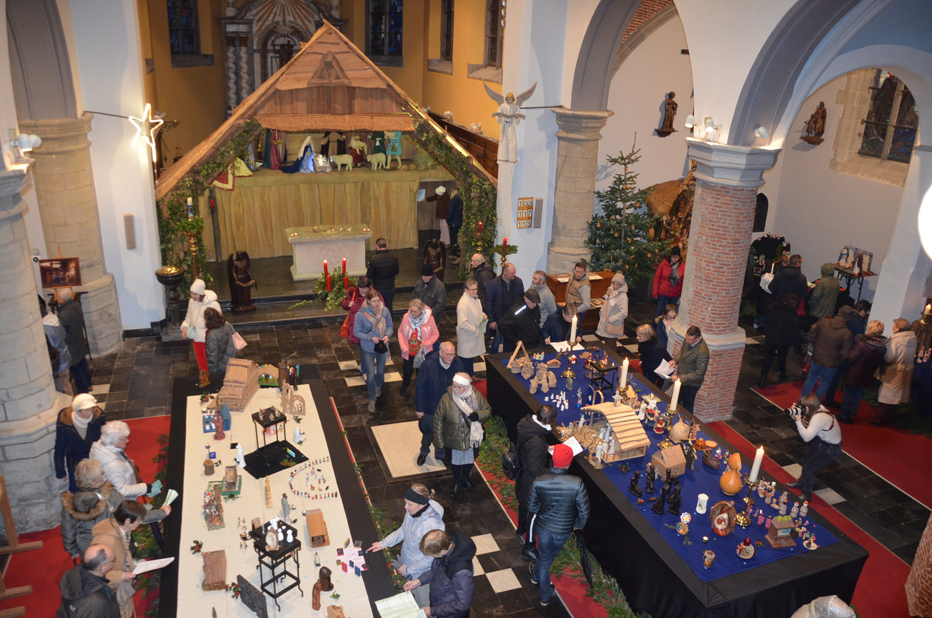 Kerstmarkt en kerststallenexpo in 'kerstdorp' Pollare gaat goed van ...