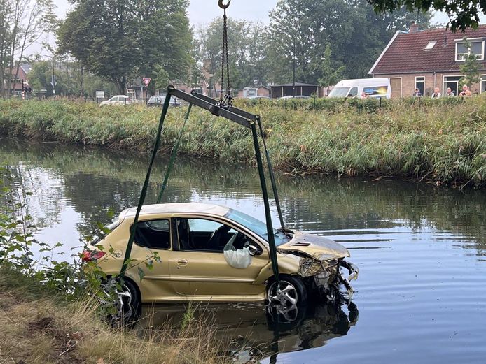 Matthijs ziet auto onder water gaan in Apeldoorn: ‘Hoop dat ze een ...