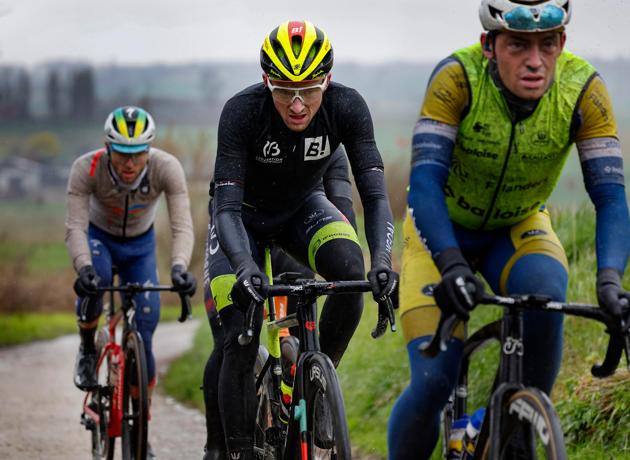 DE LAATSTE BELG. Het Rondeverhaal van Luca Van Boven, coureur met eigen ...