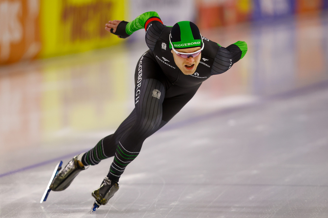 Indrukwekkende Patrick Roest wint met baanrecord 5000 meter in ...