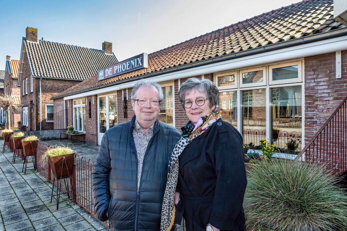 Na vier generaties is het café voorgoed op slot, maar De Phoenix ...