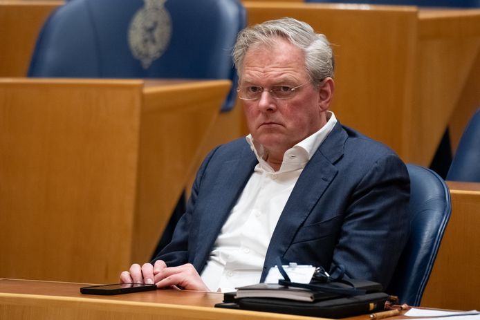 Staatssecretaris Idsinga (NSC) weg na kritiek op zijn geheime aandelen ...