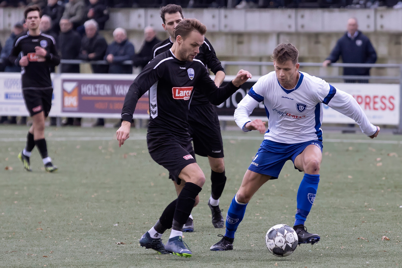 Deurne-trainer speelt voor Sinterklaas en ziet zijn elftal winnen van ...