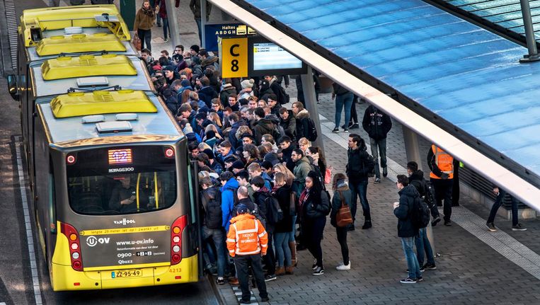 Blijven persen in bus 12: sneltram naar Utrechtse Uithof loopt ...