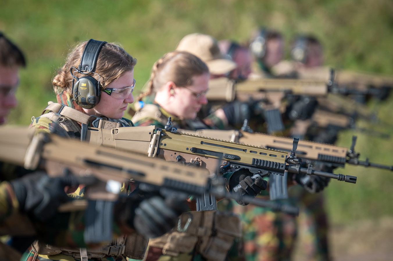 Tussen haar lessen in Oxford door: prinses Elisabeth leert op ...