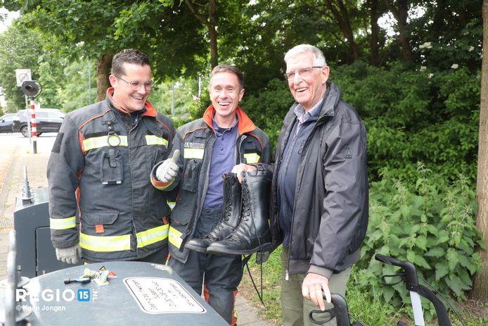 Leidse brandweer vist schoenen ter waarde van 2000 euro uit ondergrondse vuilcontainer | Leiden ...