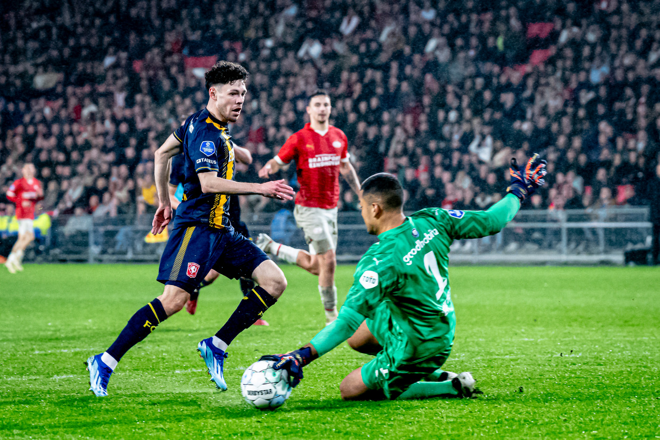 Overal is de woede groot over scheidsrechter Joey Kooij, maar bij FC ...