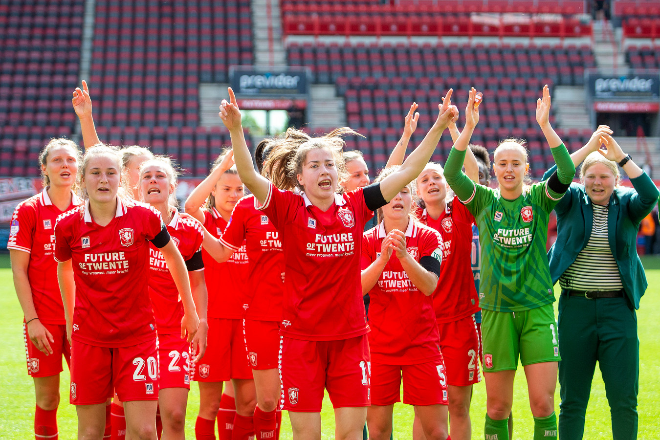 FC Twente vrouwen is officieus kampioen en viert titel al een beetje ...