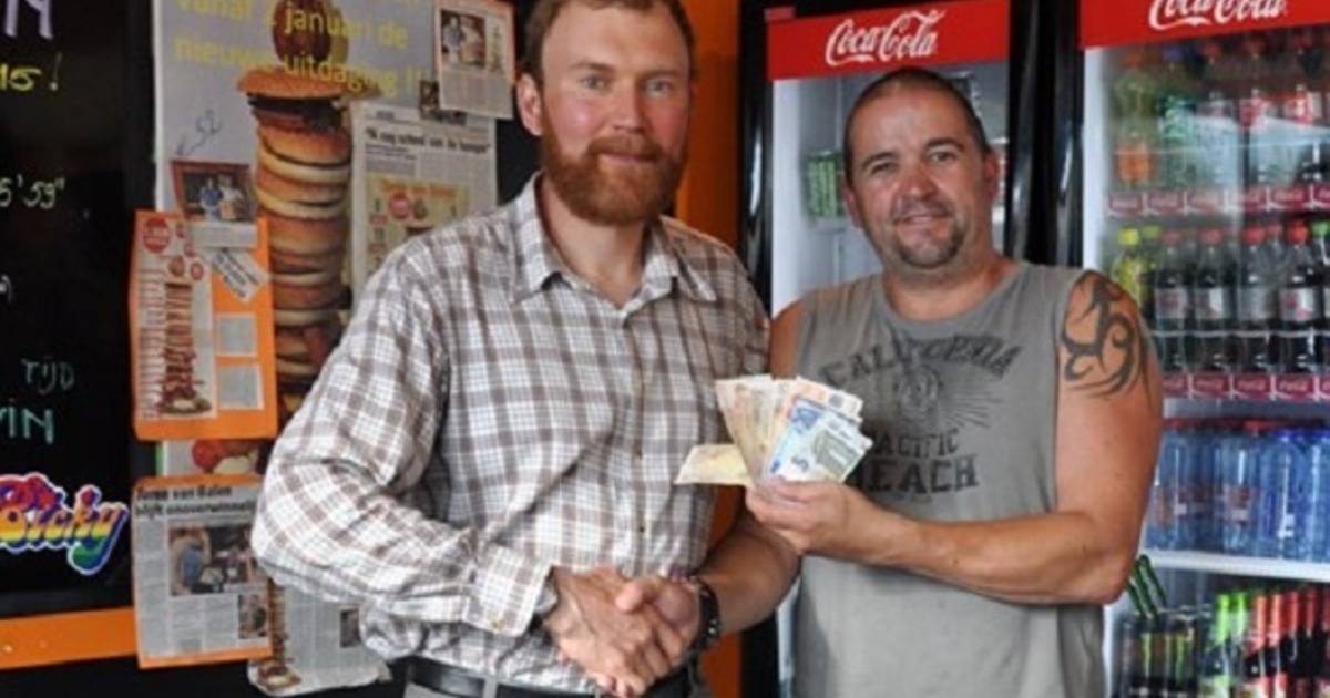 Pieter eerste Belg die twee Balense Reuzen verorbert | Bizar | hln.be