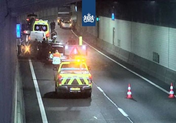 Linkertunnelbuis van Beneluxtunnel weer open na ongeval | Waterweg | AD.nl